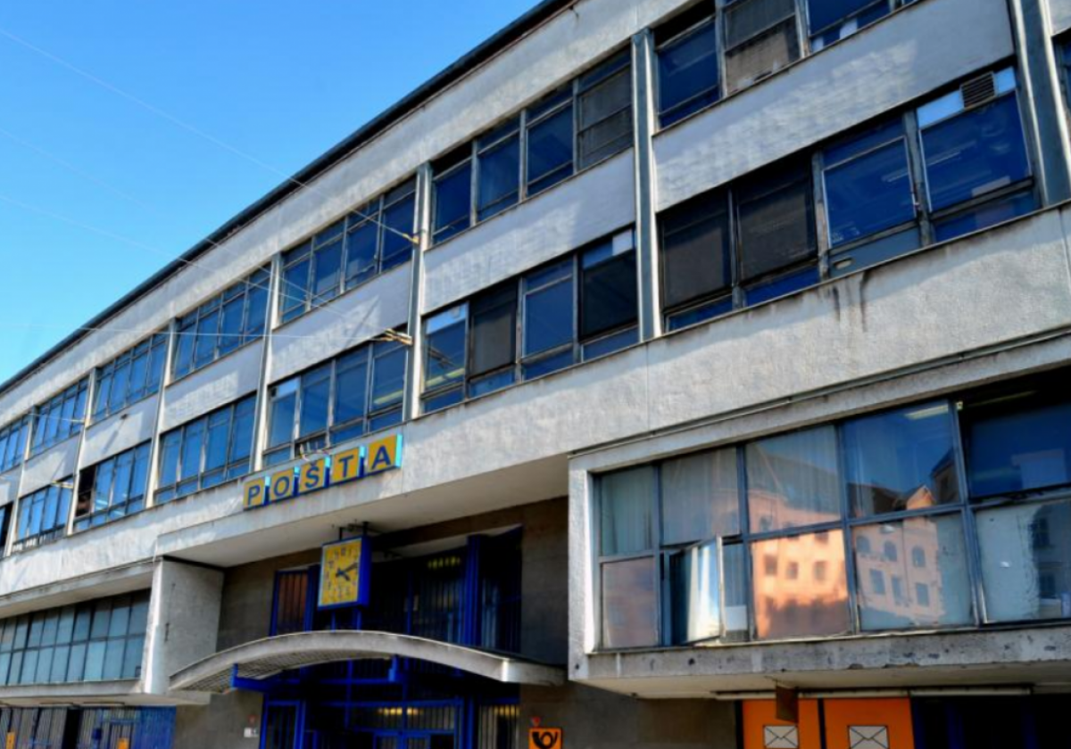 Funkcionalistická pošta na hlavním nádraží v Brně byla vydražena za 117 ...