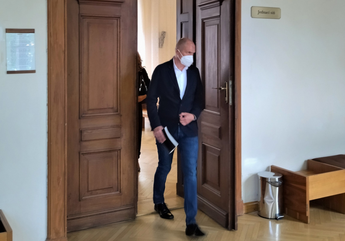 Rozsudek v kauze Stoka nepadl! Žalobci opomenuli do spisu dodat 12 tisíc stran listinných důkazů ...