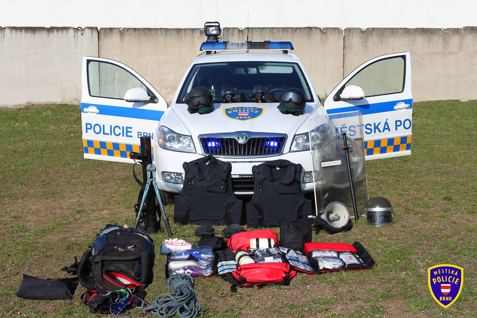 Městské policii Brno chybí 70 strážníků, má nové spoty a nabízí i ...