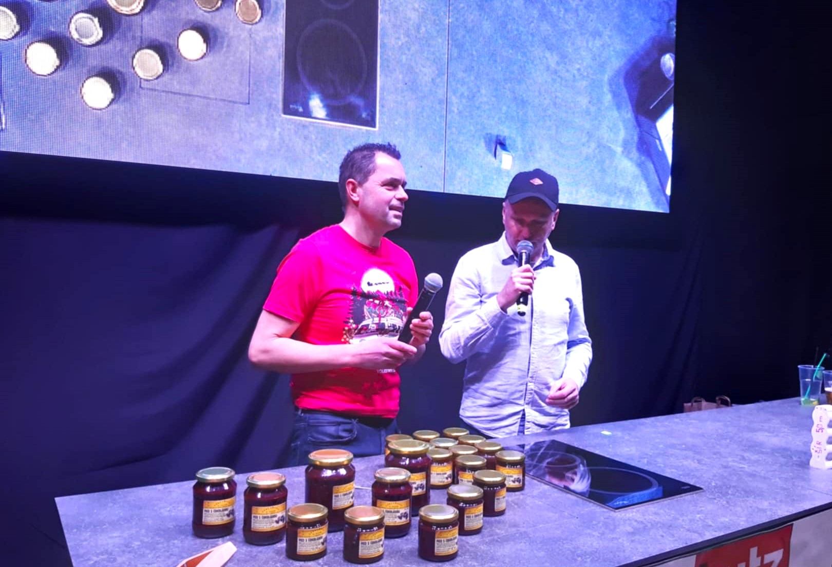 Maxijedlík spořádal v Brně za pět minut přes dvě kila medu s čokoládou ...