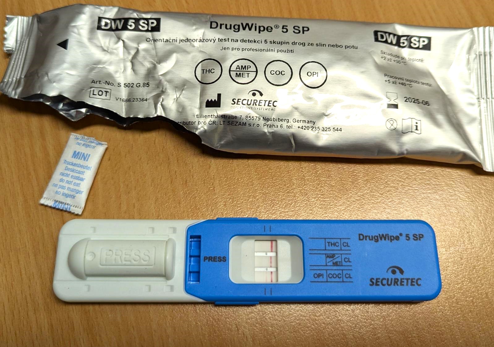 Máma jela dvakrát zfetovaná a vezla děti. Přijel si pro ně táta ...